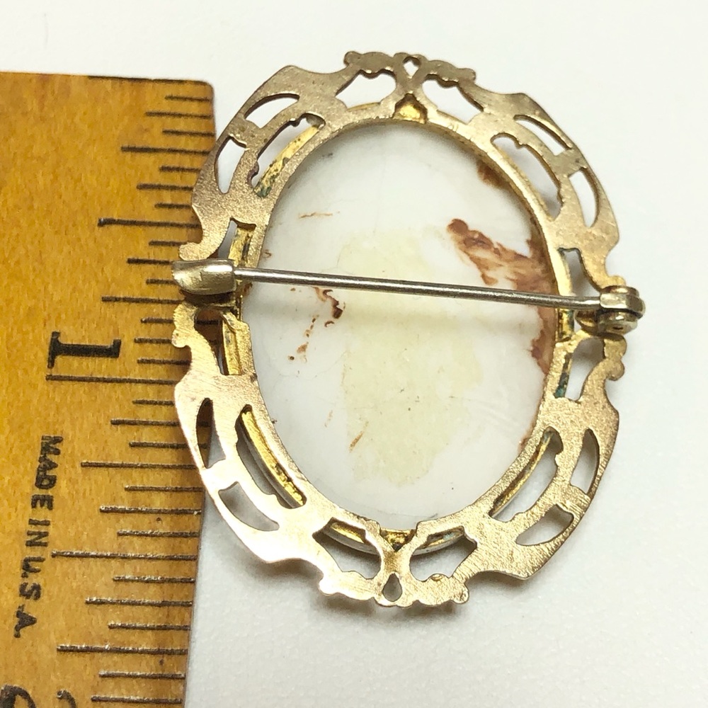 Antique Vintage Left Facing Stone Cameo Pin - Gem